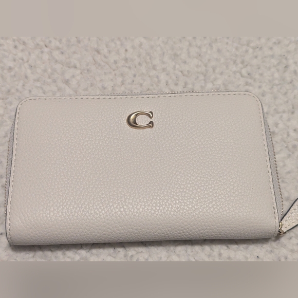 Coach | Bags | Coach Cream Leather Zip Wallet | Poshmark